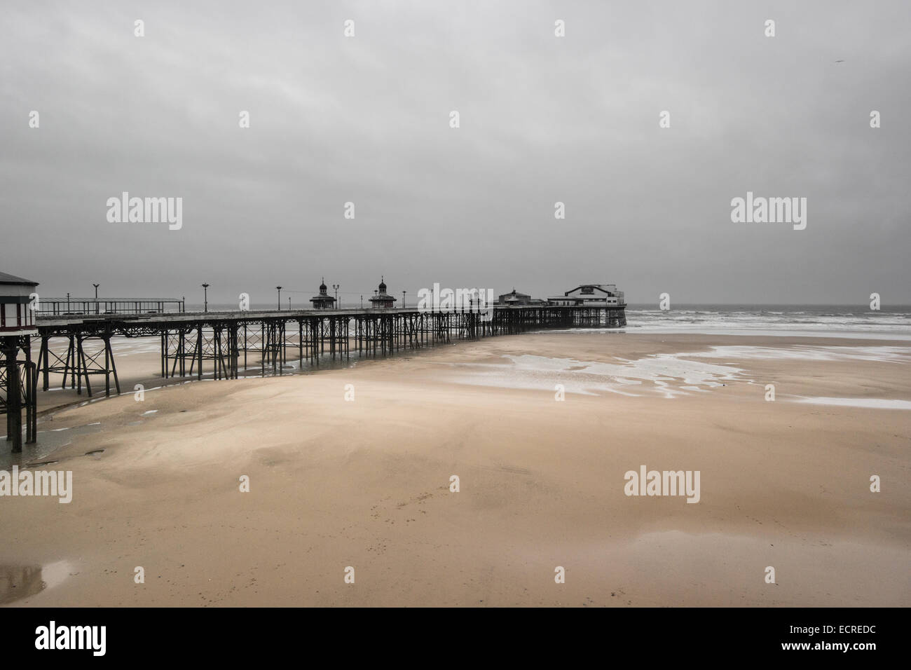 Blackpool, UK. 18th Dec, 2014. A normal winter's day in Blackpool, damp ...