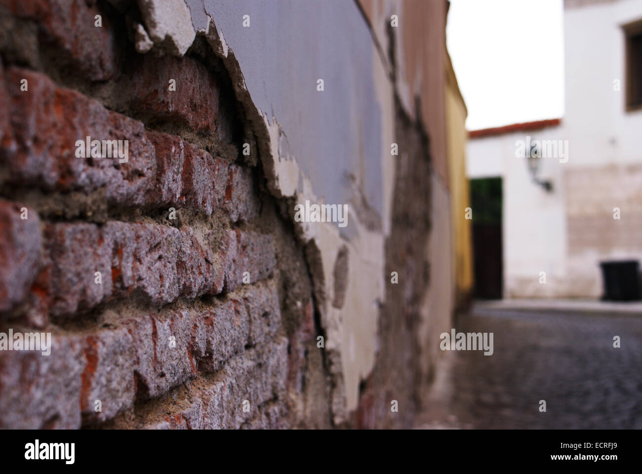 Crumbling wall hi-res stock photography and images - Alamy