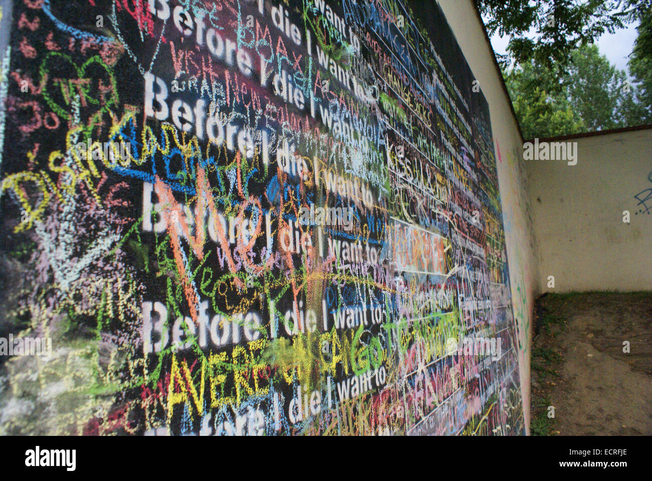 Stencil board hi-res stock photography and images - Alamy