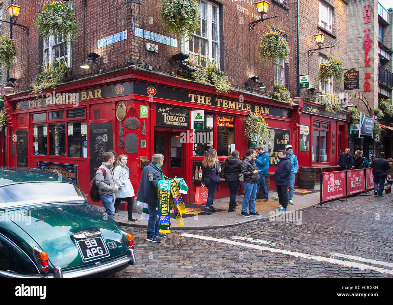 Temple bar lane dublin hi-res stock photography and images - Alamy