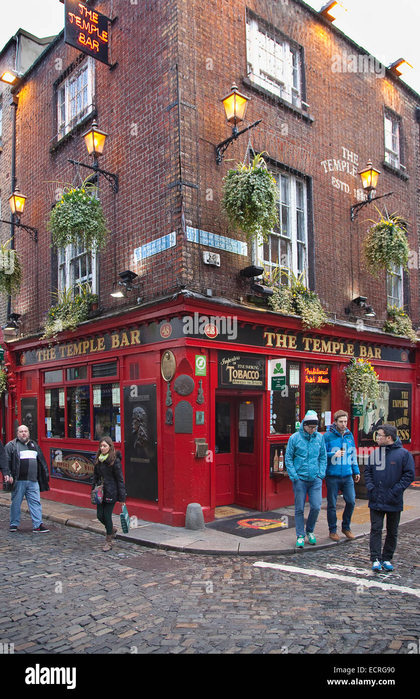Ireland, Dublin, Temple Bar, Exterior of the Temple Bar on the corner ...