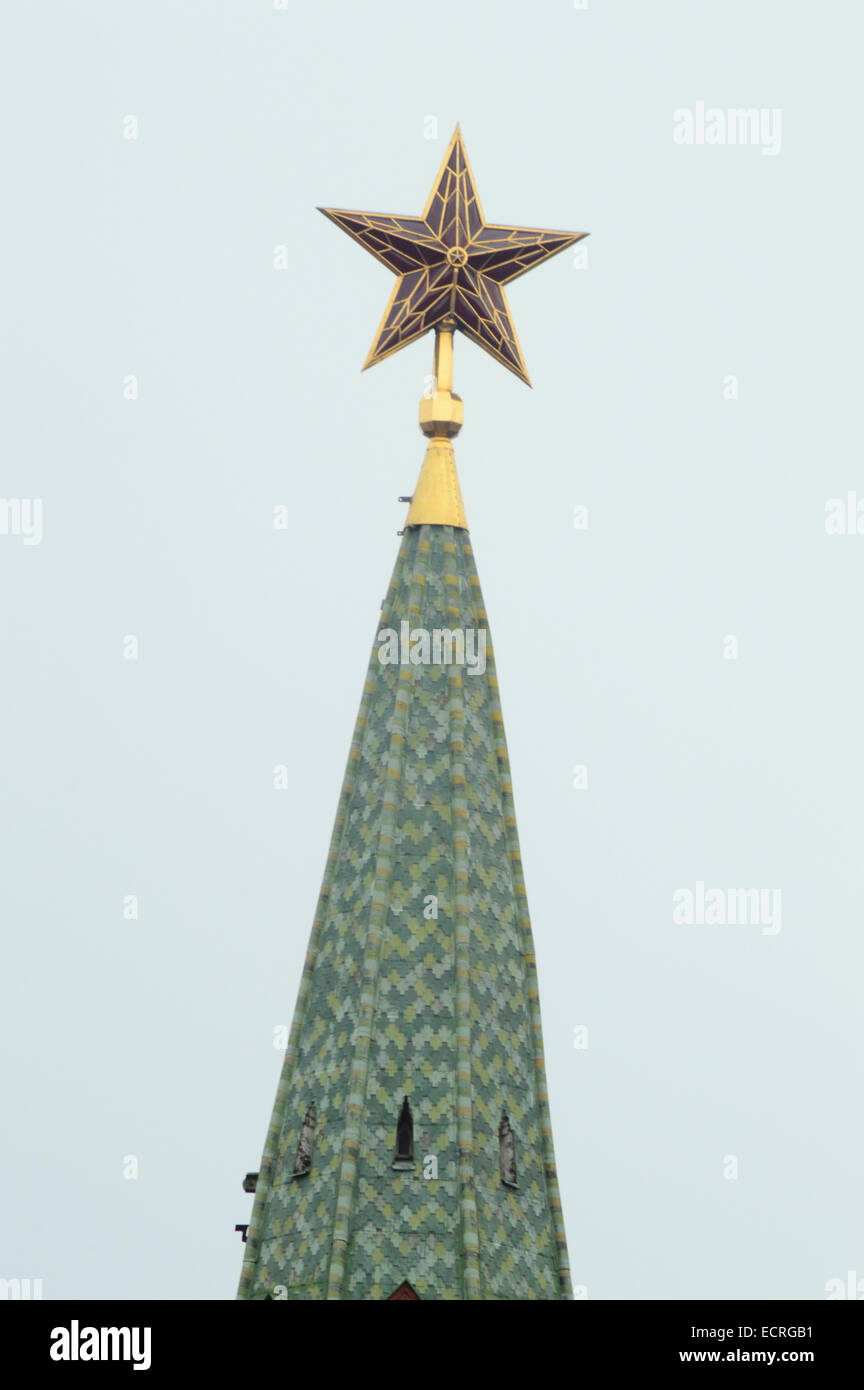 Ruby star on the steeple of the Kremlin towers Stock Photo - Alamy