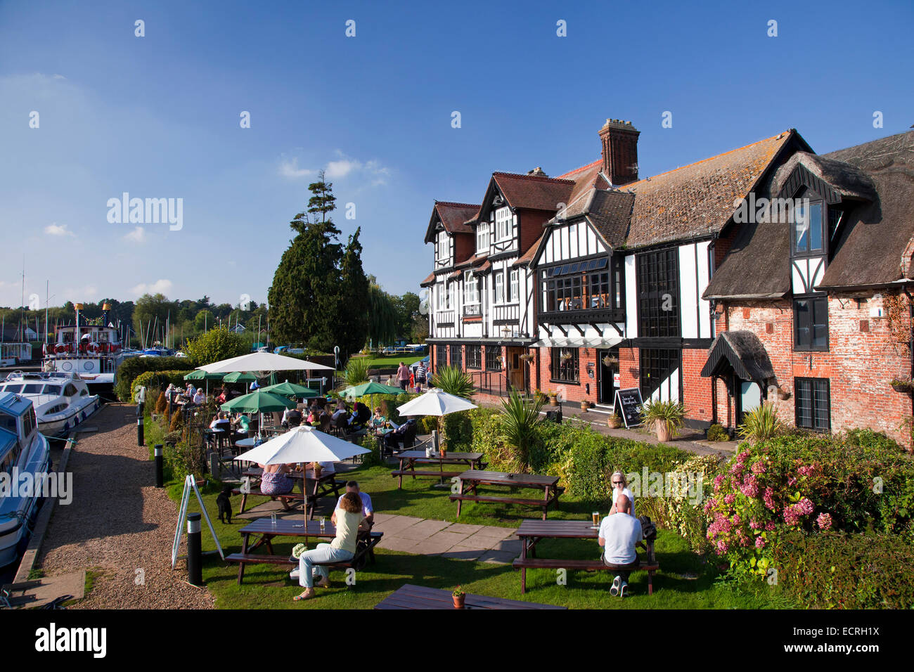Norfolk broads pubs hi-res stock photography and images - Alamy
