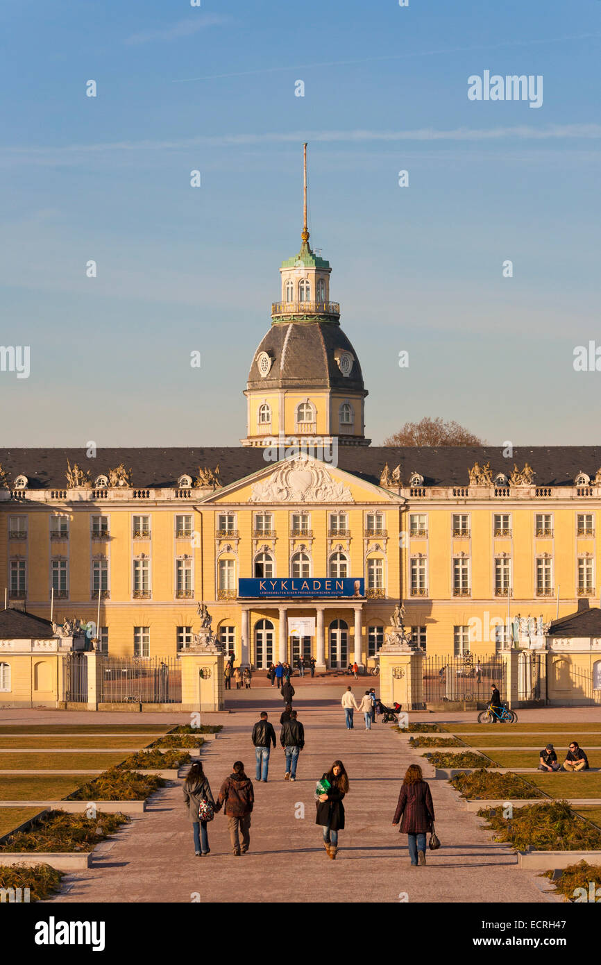 Schlossplatz, Badisches Landesmuseum im Schloss, Karlsruher Schloss ... Schlossplatz, Badisches Landesmuseum im Schloss, Karlsruher Schloss ...