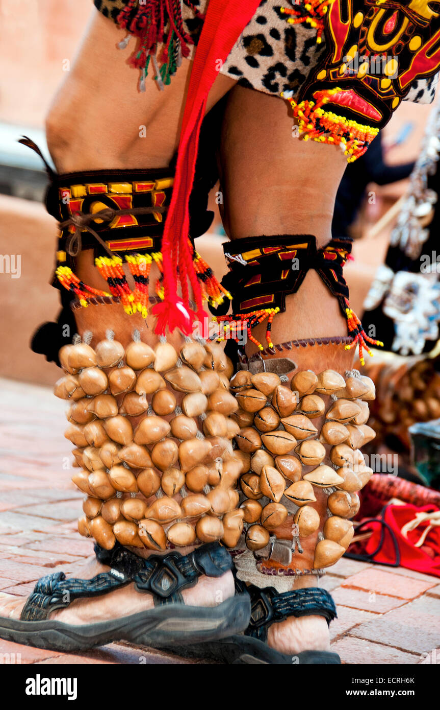 Native American Indian dress costume Stock Photo - Alamy