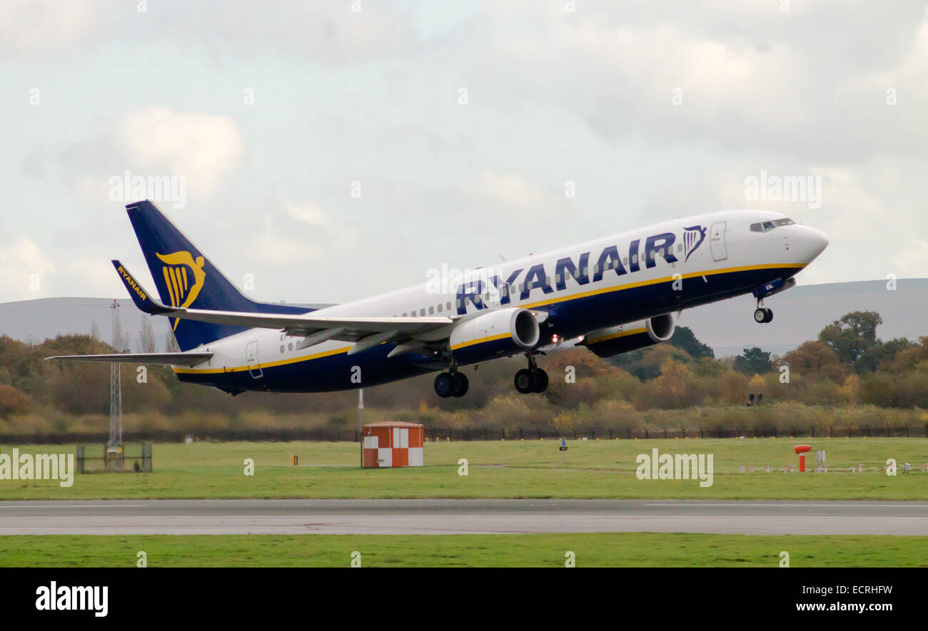 Ryanair Boeing 737-800 taking off from Manchester International Airport ...