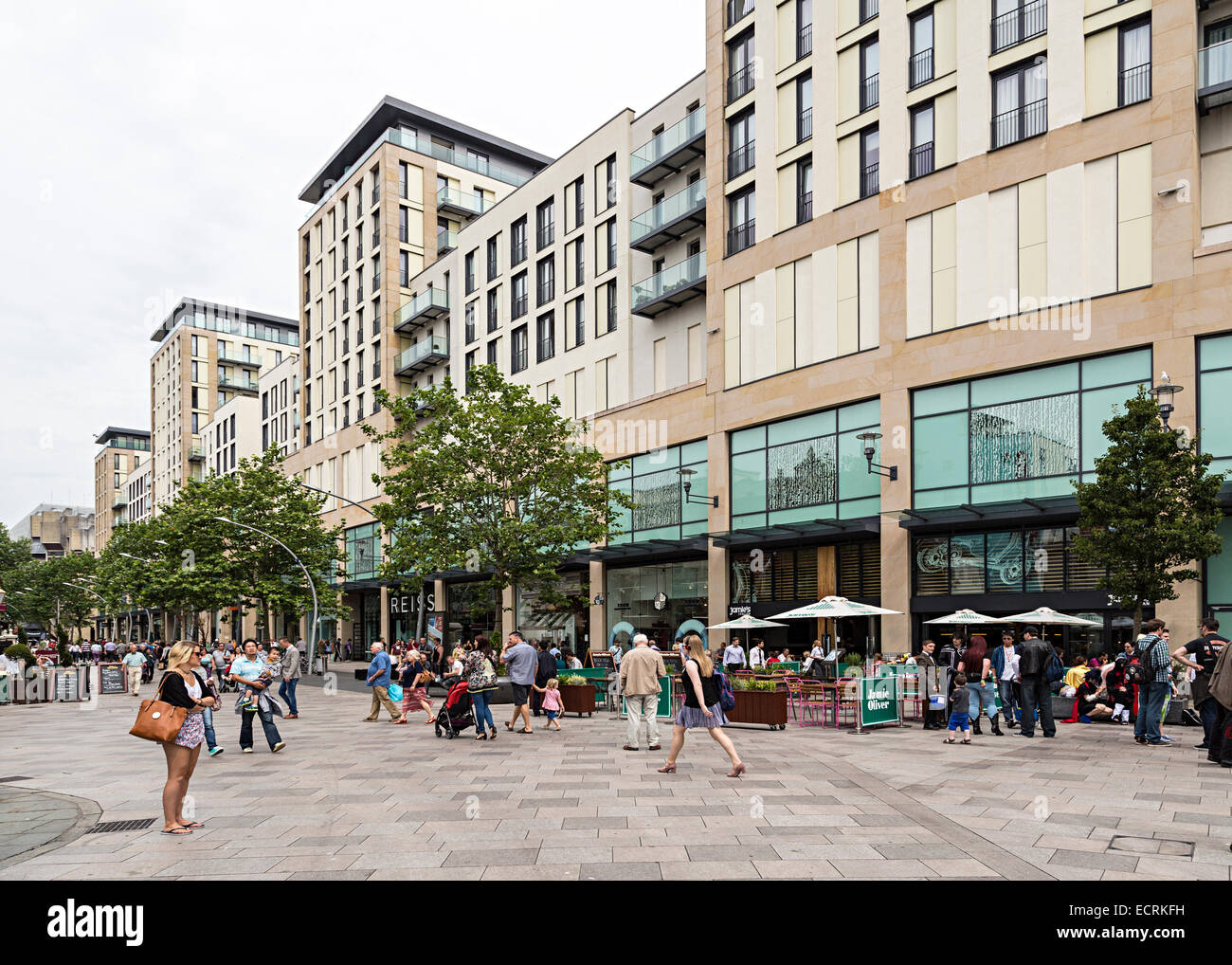 Cardiff city centre shopping centre hi-res stock photography and images ...