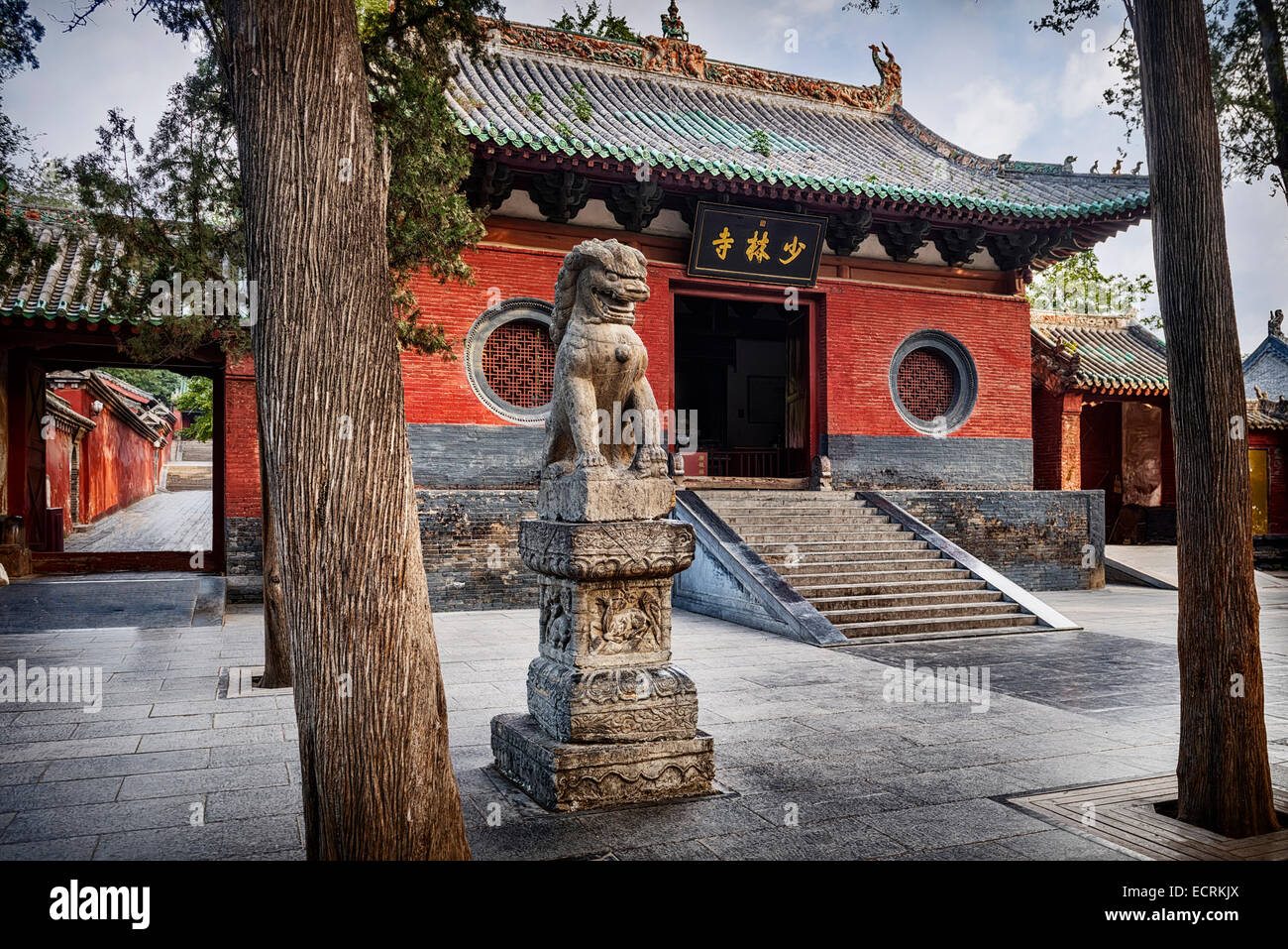 Buddhist temples in china hi-res stock photography and images - Alamy