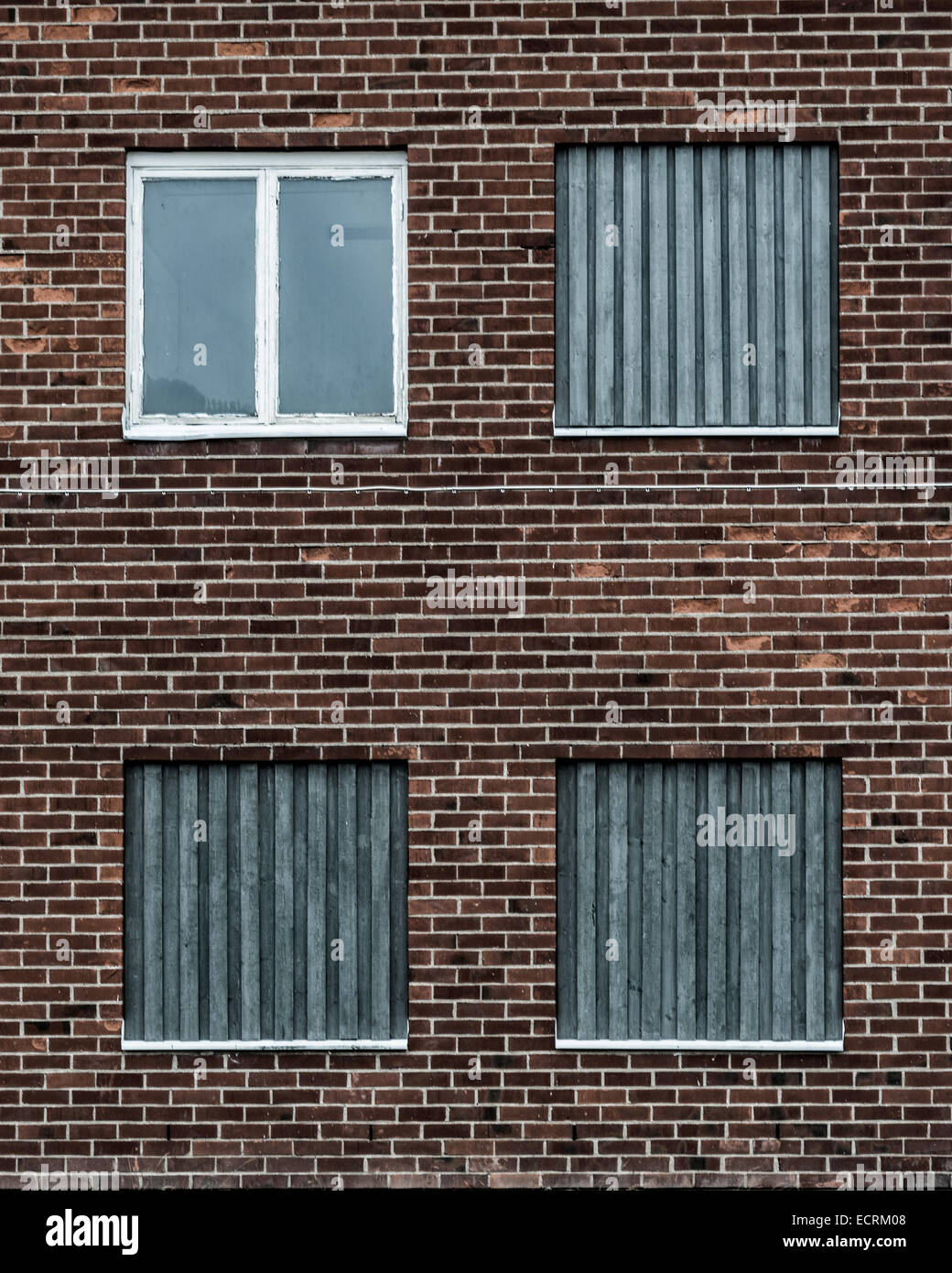 House boarded up windows hi-res stock photography and images - Alamy