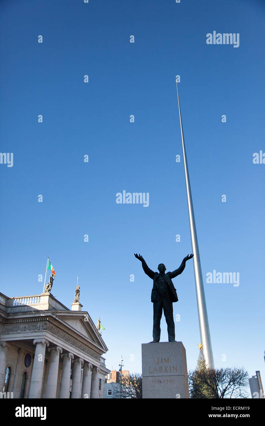Ireland, Dublin, O'Connell street, Statue of Jim Larkin outside the GPO ...