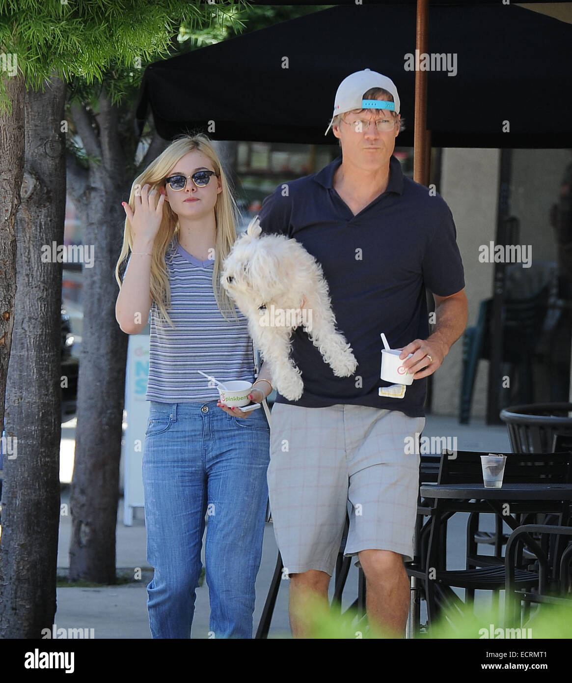 Elle Fanning treats her father Steven Fanning to a Pinkberry yoghurt on ...
