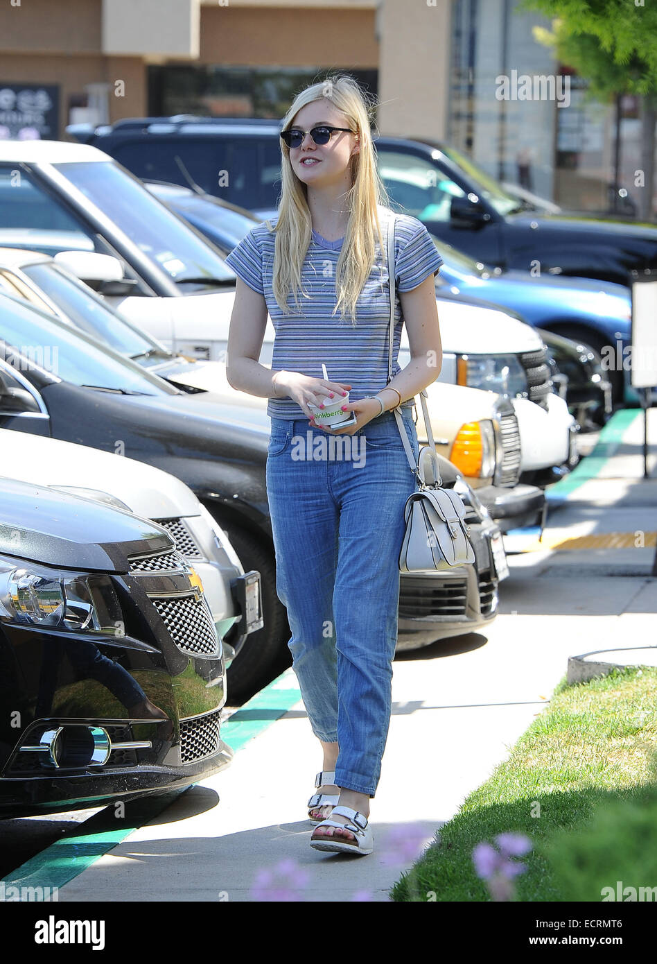 Elle Fanning treats her father Steven Fanning to a Pinkberry yoghurt on ...