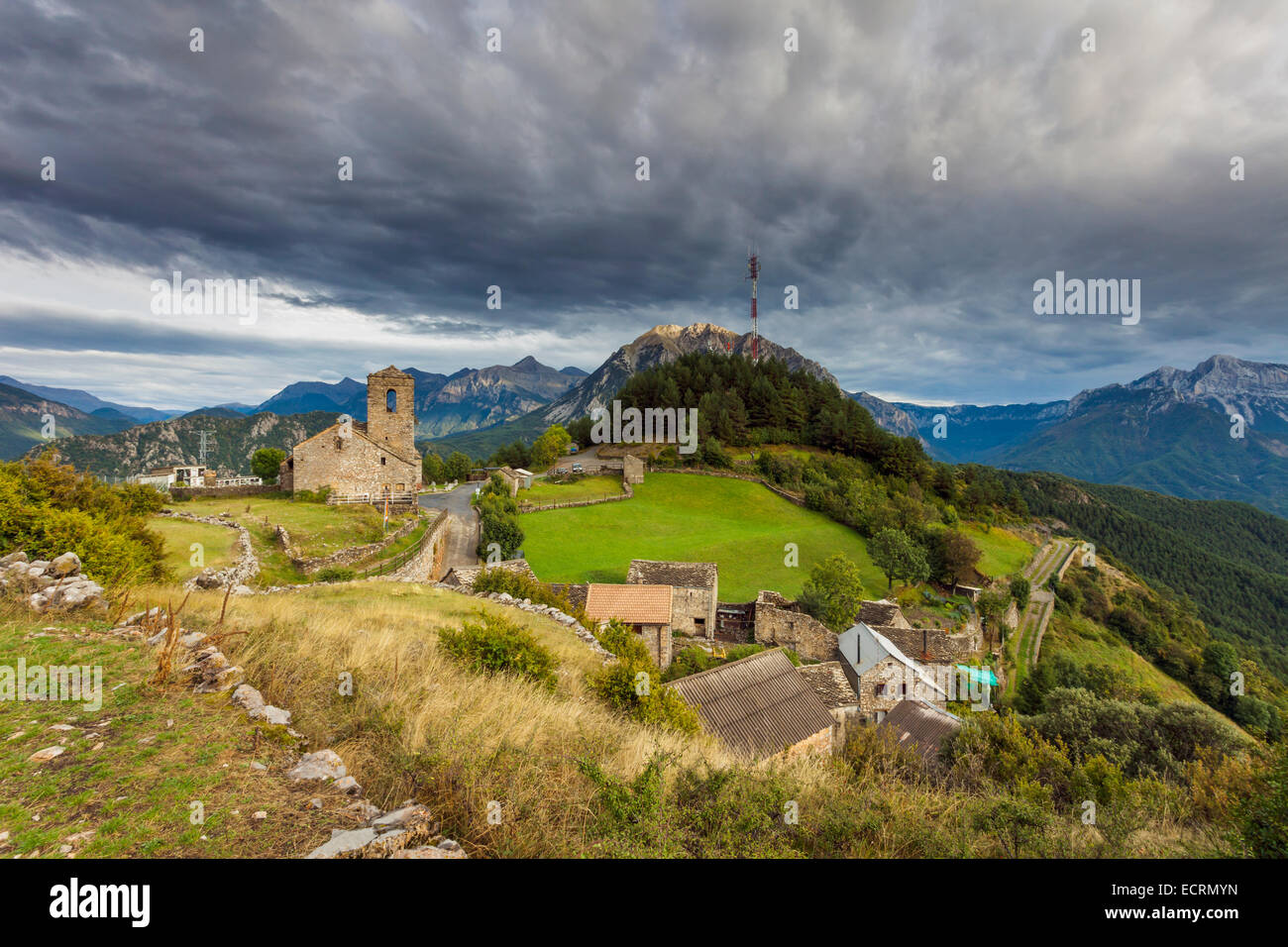 The village of Tella in the Pyrenees mountains, Huesca, Aragón, Spain ...