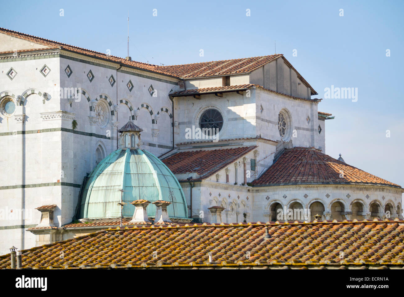 Back cathedral hi-res stock photography and images - Alamy