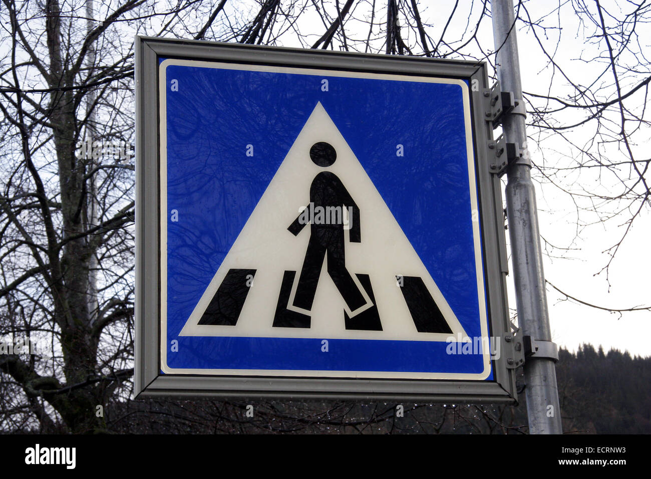 Pedestrian crossing sign hi-res stock photography and images - Alamy
