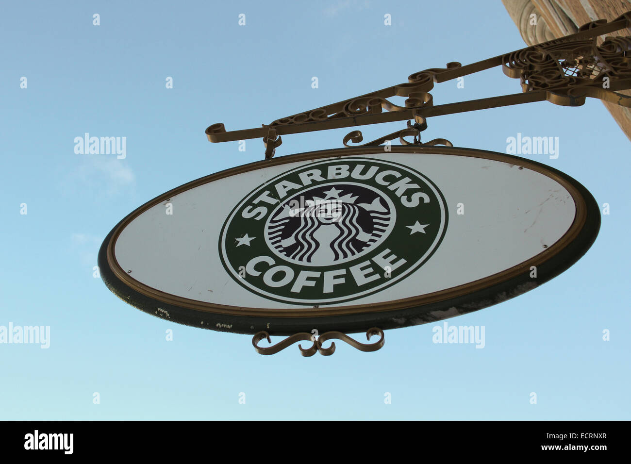 Starbucks hanging sign hi-res stock photography and images - Alamy