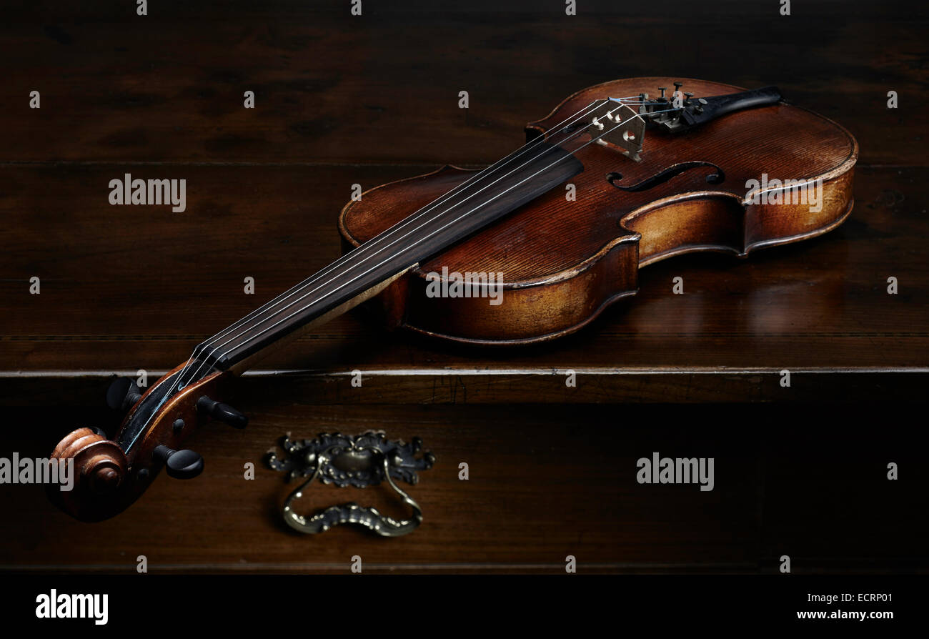 Still life with musical instrument, old violin Stock Photo - Alamy