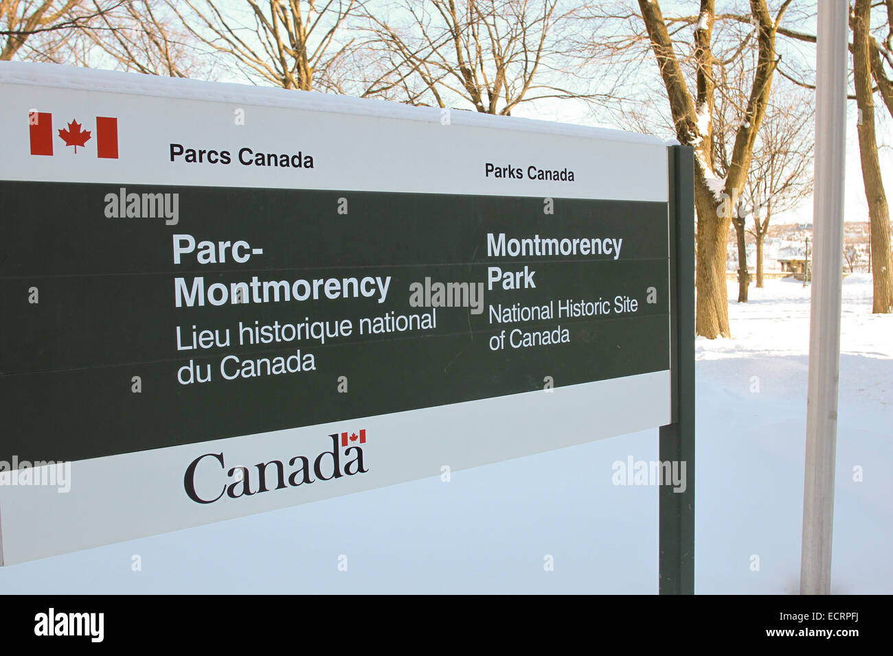 Quebec signs bilingual hi-res stock photography and images - Alamy