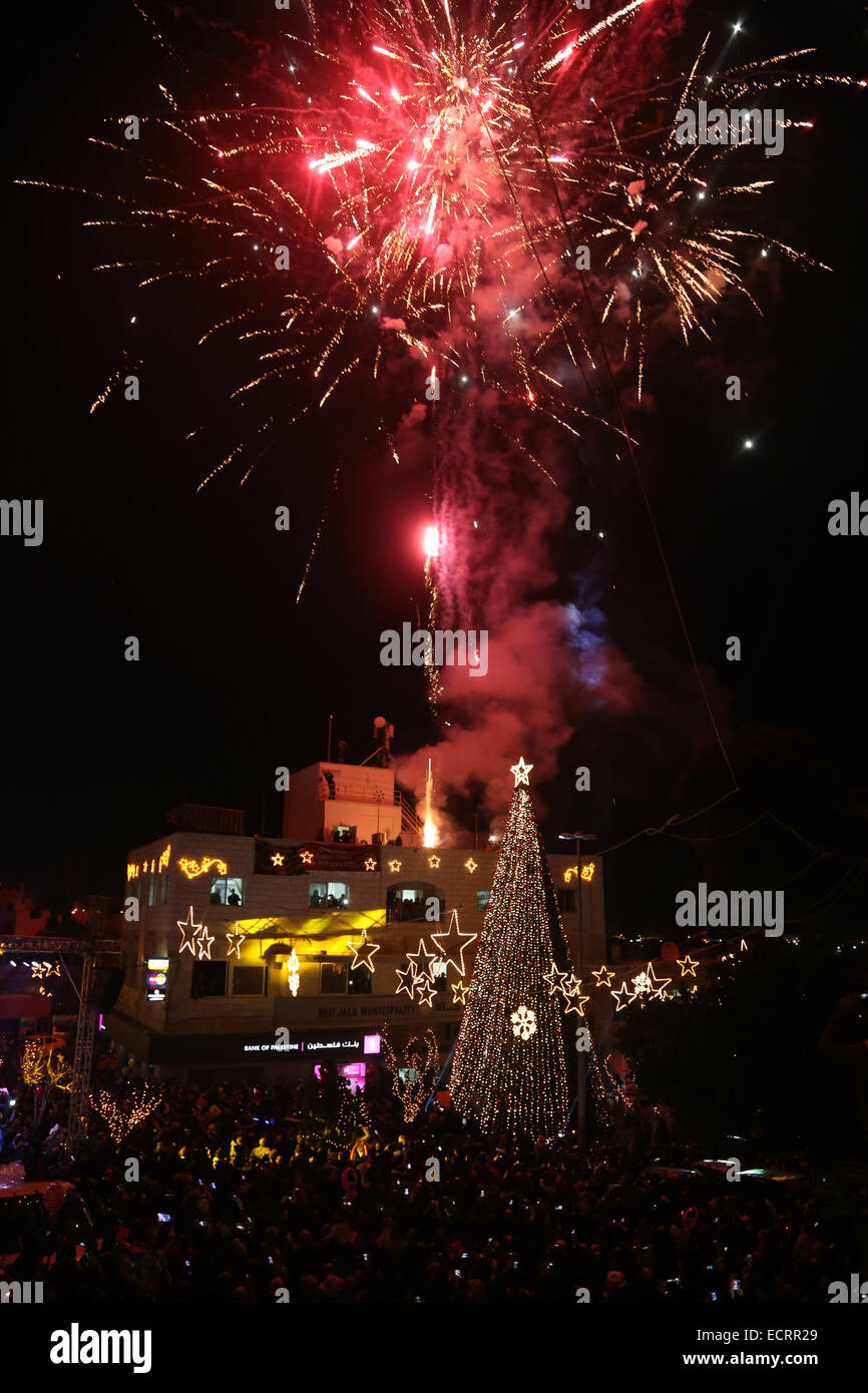 Thousands of local Palestinian Christians and tourists watch the annual ...