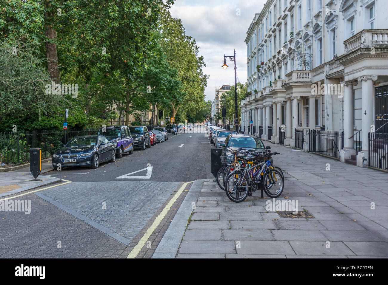 Typical London street scene Stock Photo - Alamy