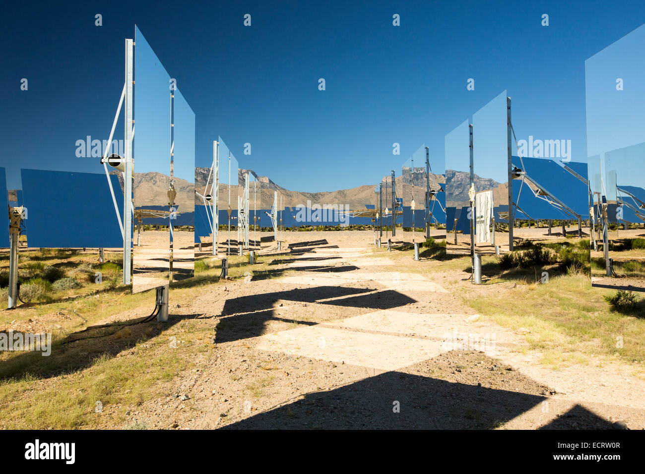 Heliostats at the Ivanpah Solar Thermal Power Plant in California''s ...