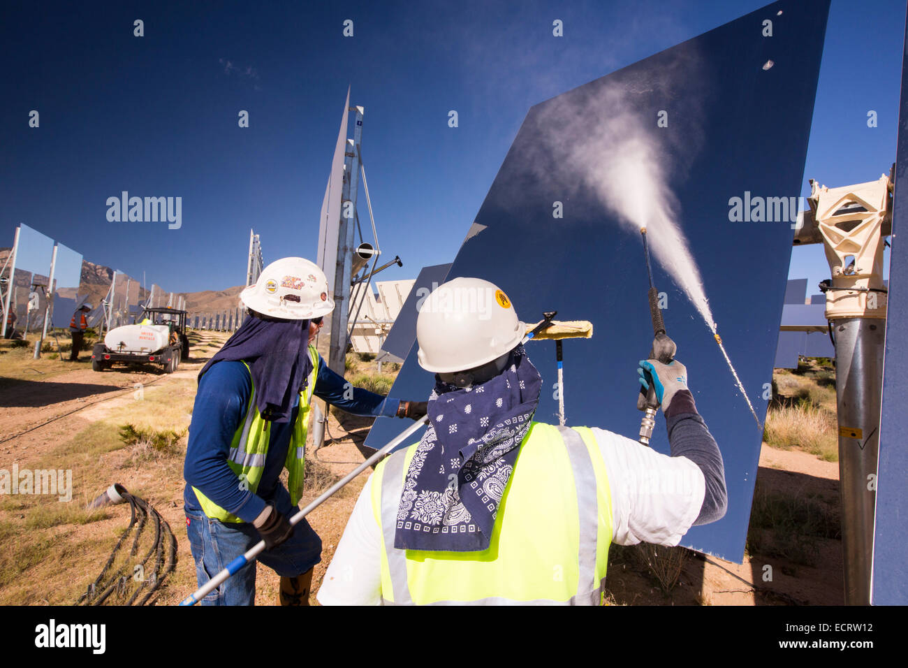 Cleaning Heliostats At California s Ivanpah Solar Thermal Power Station cleaning-heliostats-at-california-s-ivanpah-solar-thermal-power-station