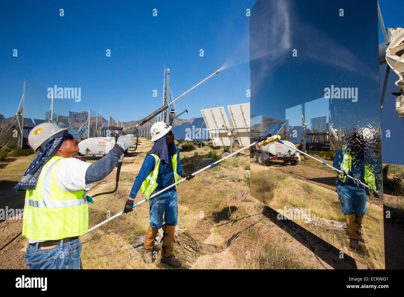 Cleaning Heliostats At California s Ivanpah Solar Thermal Power Station cleaning-heliostats-at-california-s-ivanpah-solar-thermal-power-station