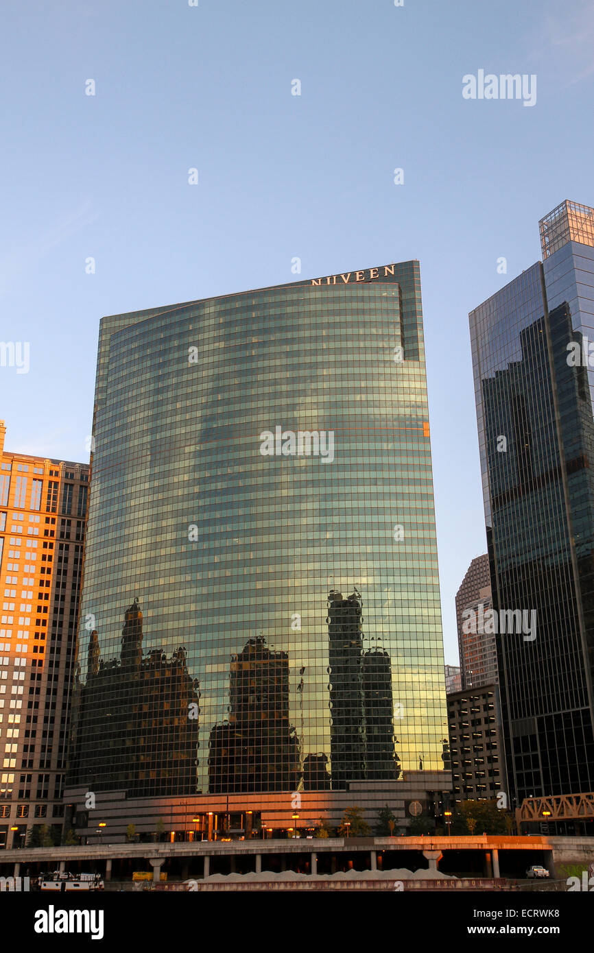 333 Wacker Drive, Chicago. The building was designed by the firm Kohn ...