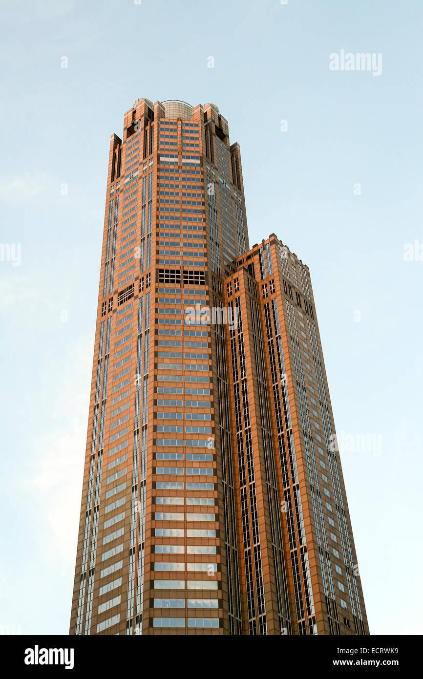 311 South Wacker Drive, Chicago, Illinois. The skyscraper was designed ...