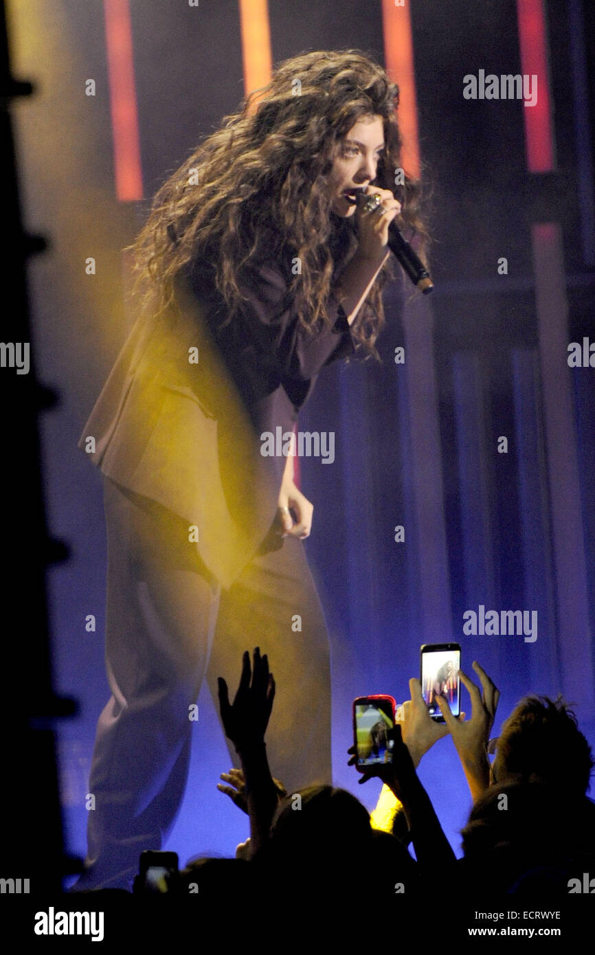 2014 MuchMusic Video Awards (MMVA) Performance Featuring: Lorde Where ...