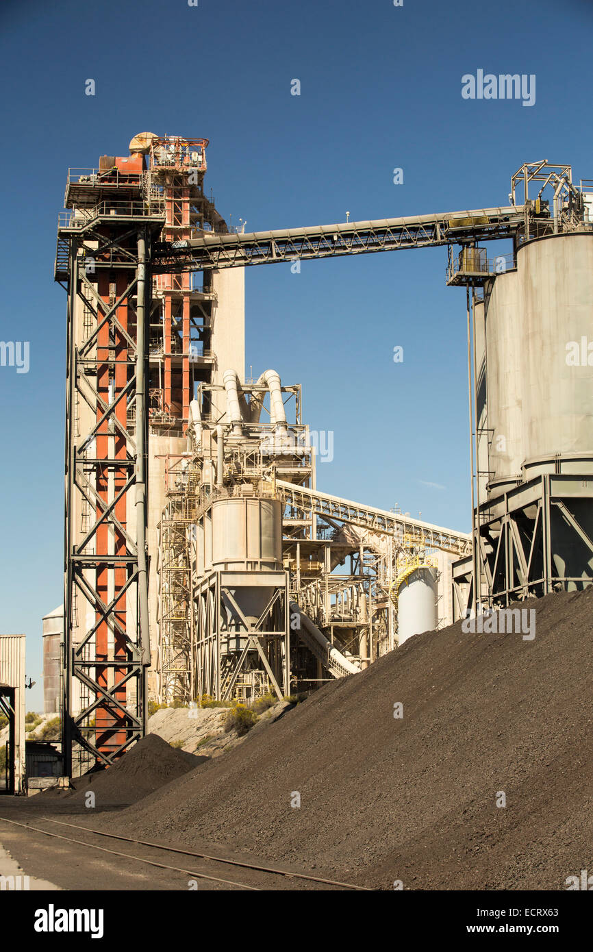 Cement factory california hi-res stock photography and images - Alamy