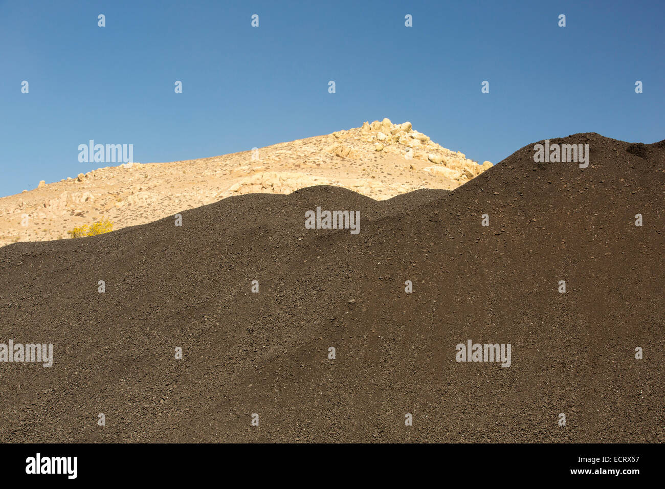 A cement works at Tehachapi burning coal, California, USA Stock Photo ...