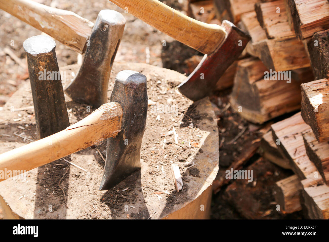 Wood splitting hi-res stock photography and images - Alamy