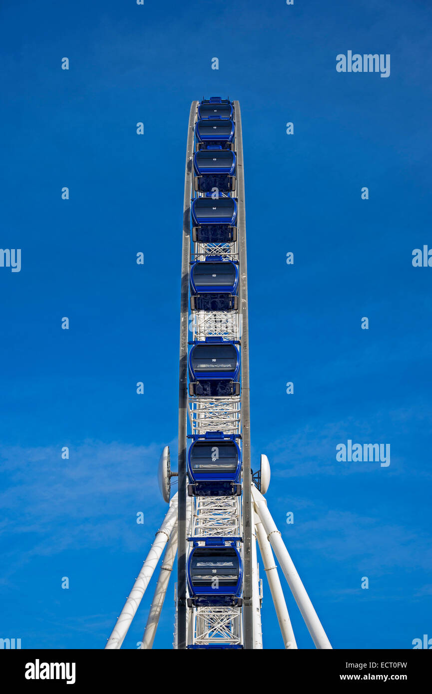 Side view of big wheel in front of blue sky Stock Photo - Alamy