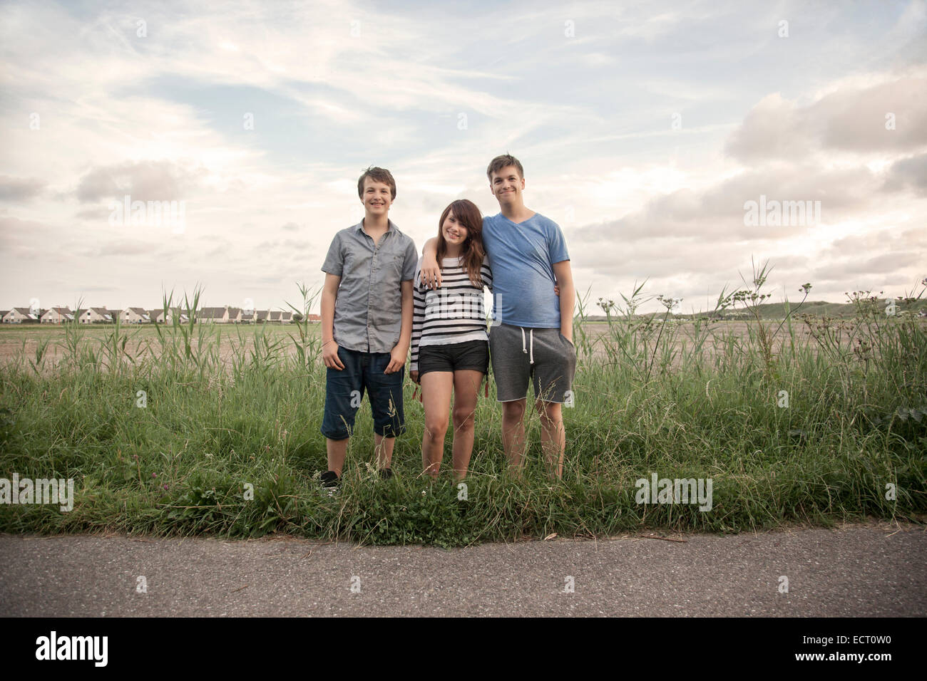 Group teenagers smiling hi-res stock photography and images - Alamy