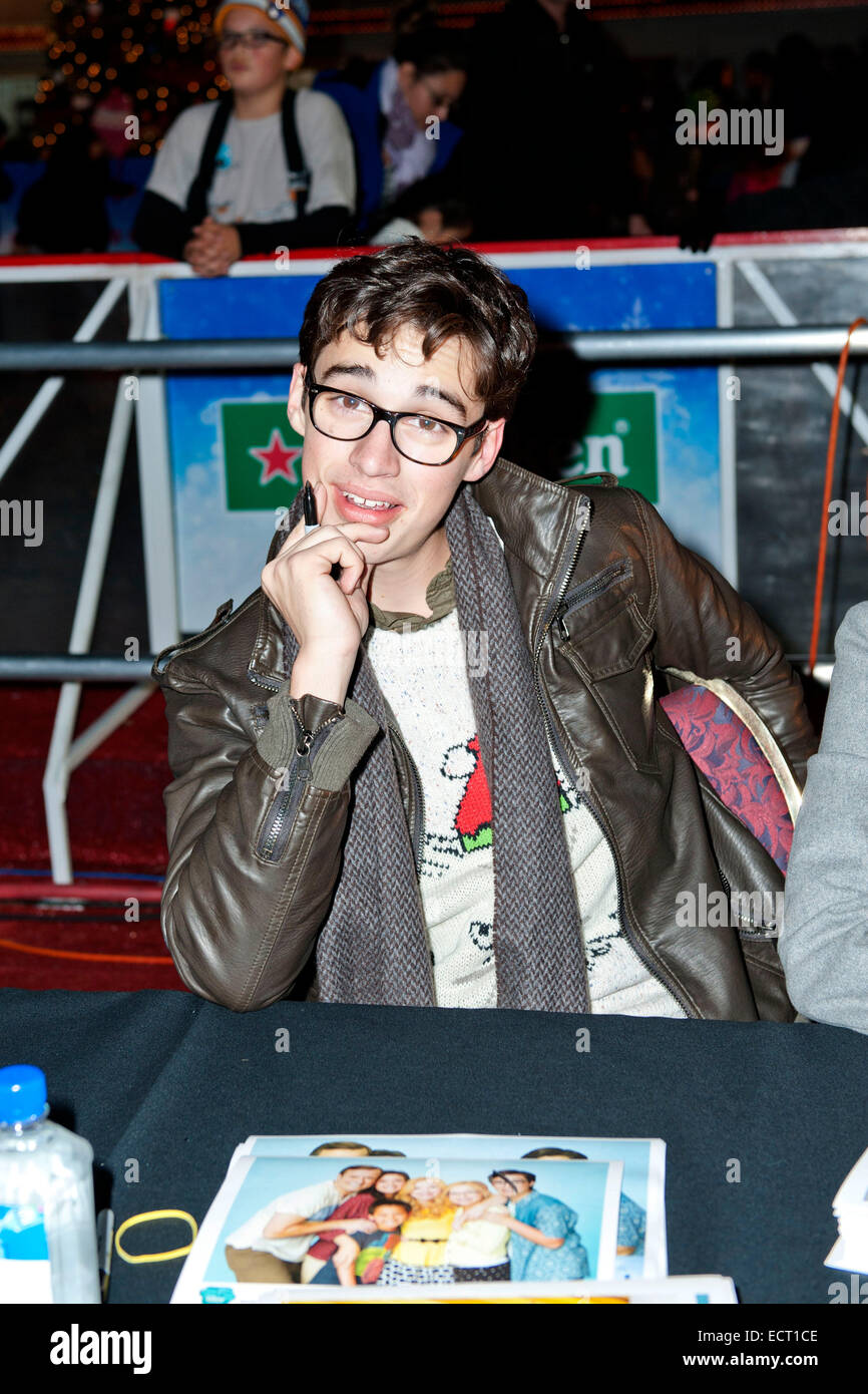 Joey Bragg from cast of 'Liv and Maddie' signs autographs at the Queen ...