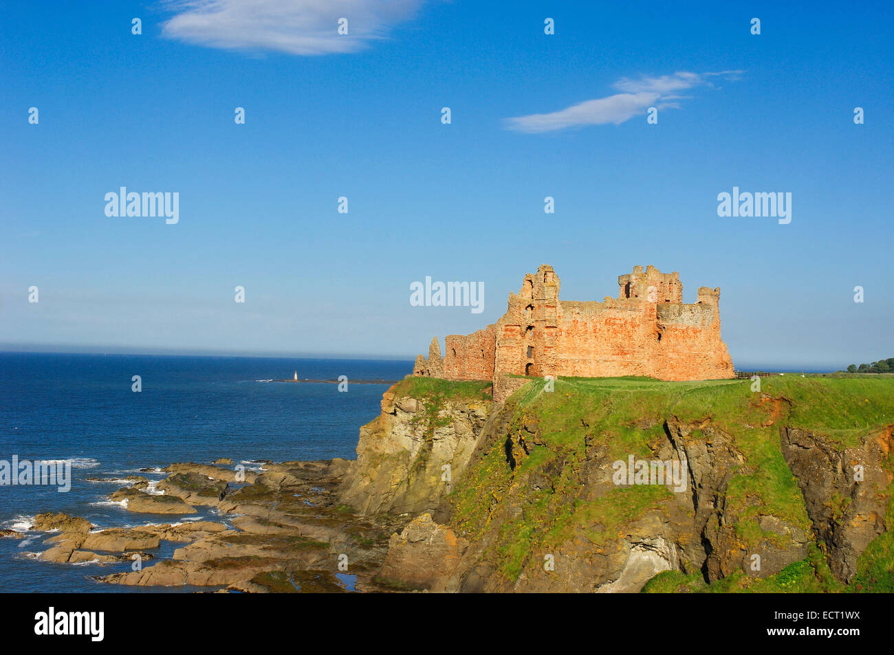 North ruins castle derelict scottish landscapes hi-res stock ...