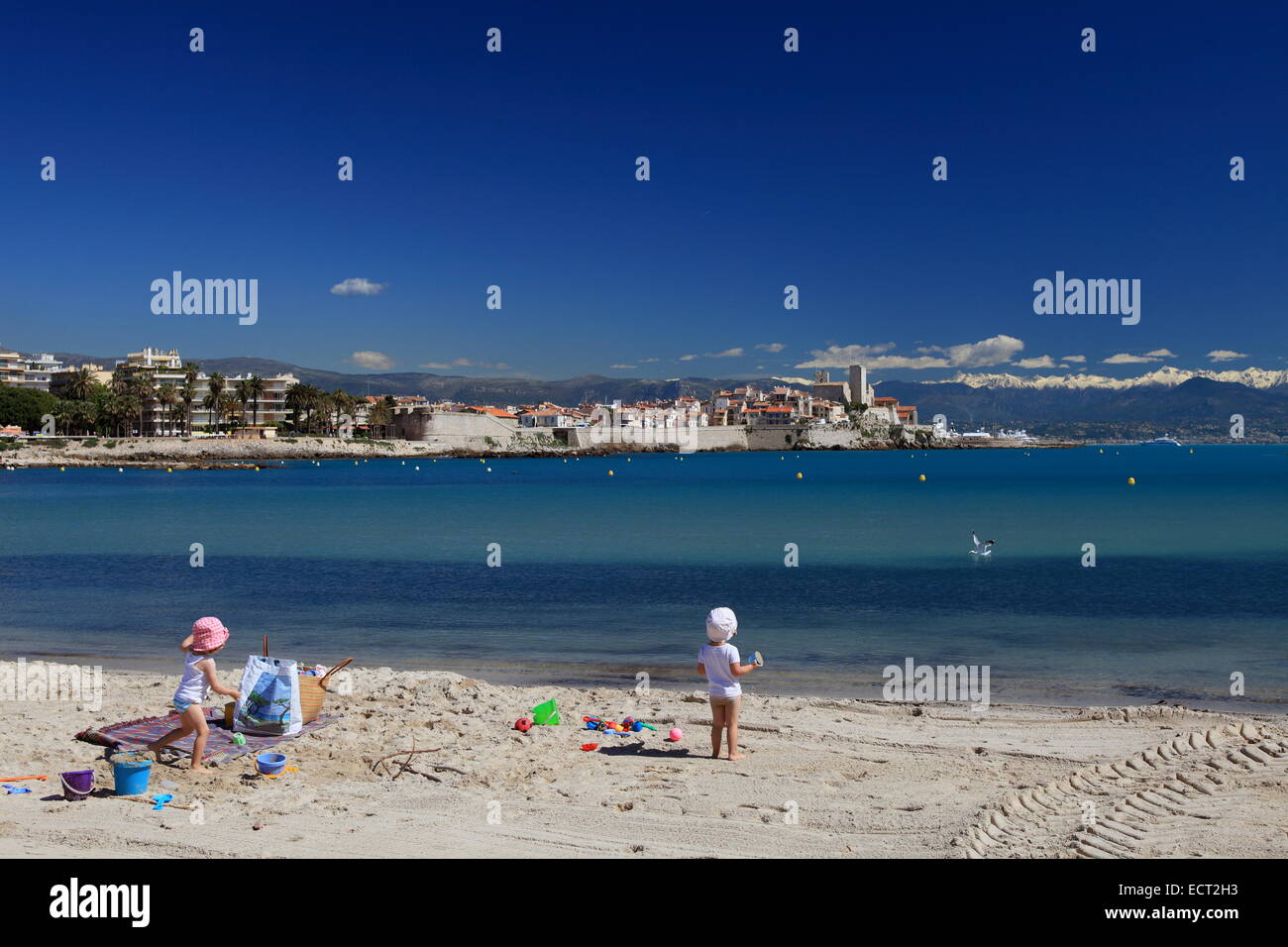 Children playing blue sky hi-res stock photography and images - Alamy