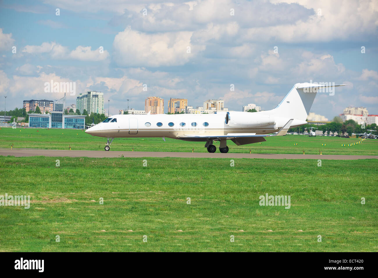 Corporate jet on runway hi-res stock photography and images - Alamy