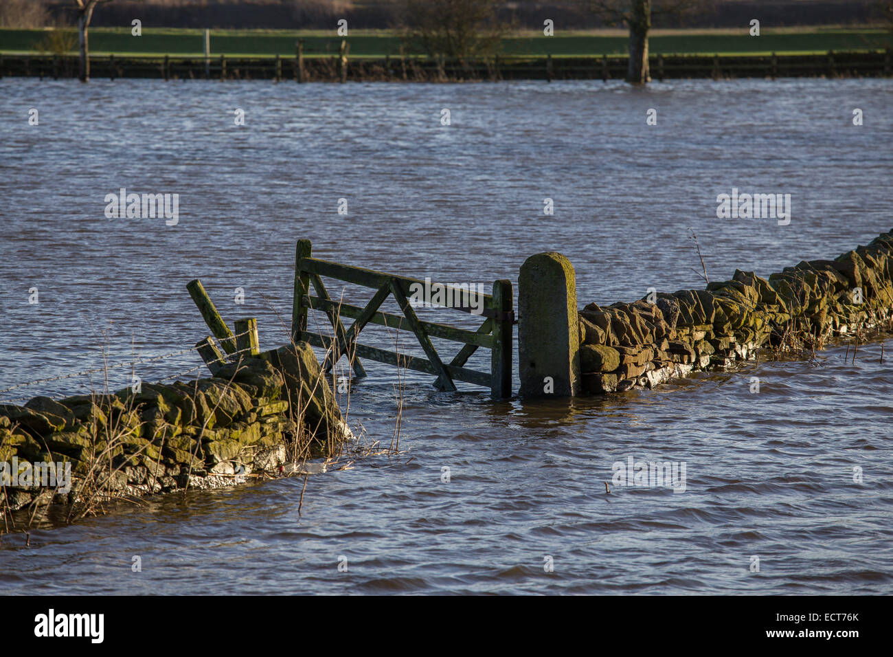 Skipton, North Yorkshire, UK. 19th December, 2014. UK weather. Heavy ...