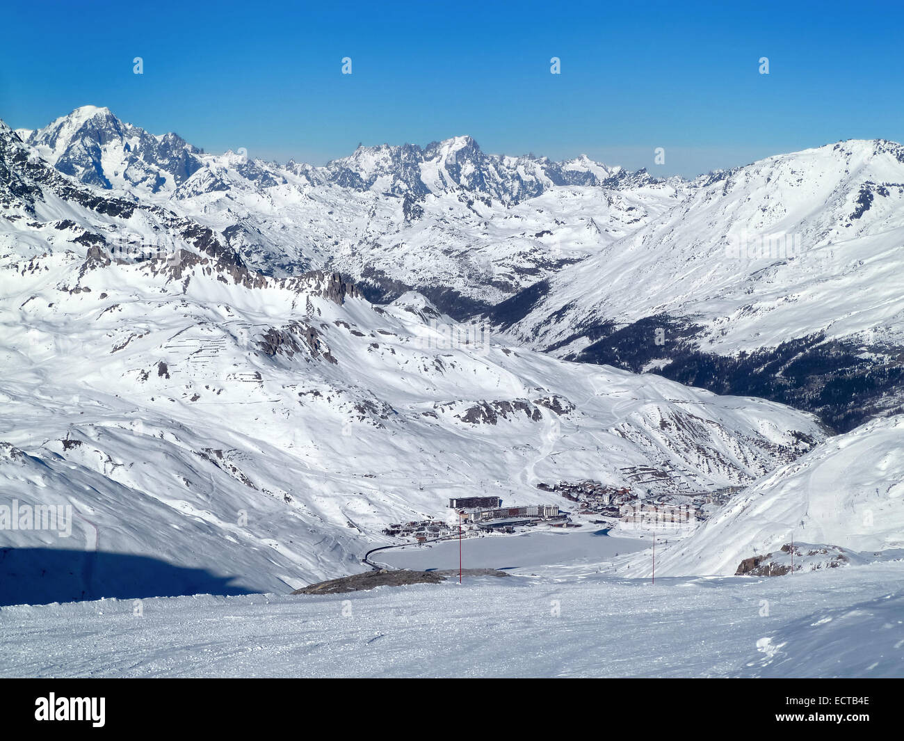 Frozen lake mountain hi-res stock photography and images - Alamy