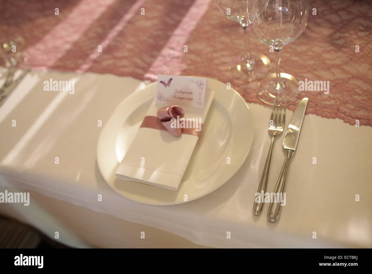 Fancy table set for a wedding dinner Stock Photo - Alamy