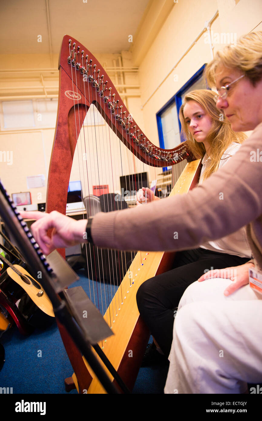 Play the harp hi-res stock photography and images - Alamy