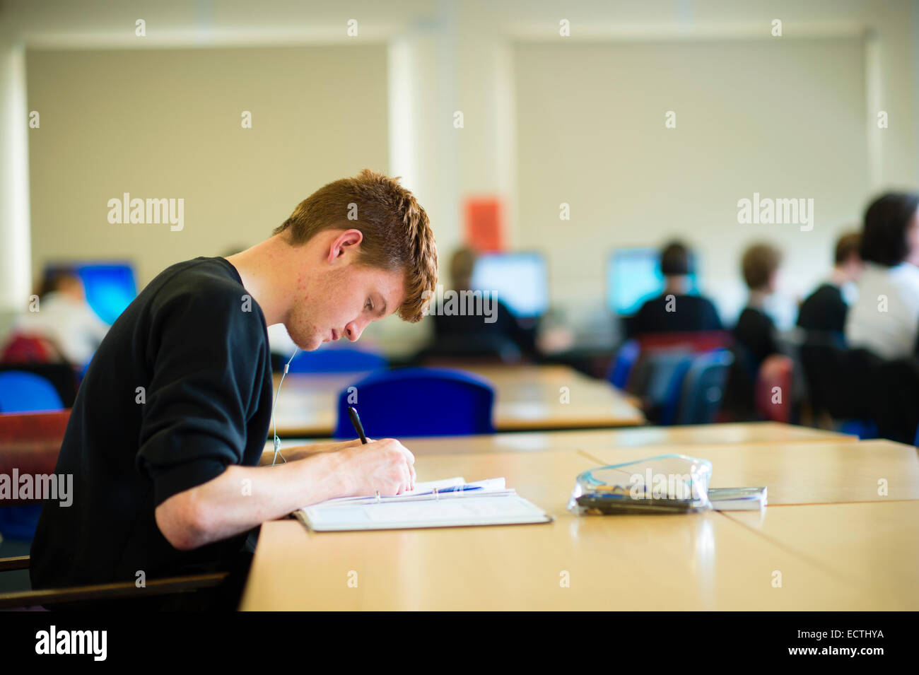 Student independent reading classroom hi-res stock photography and ...