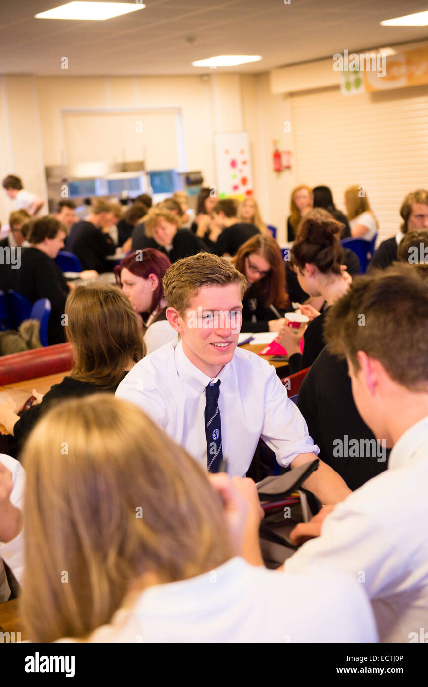 Children in common room hi-res stock photography and images - Alamy