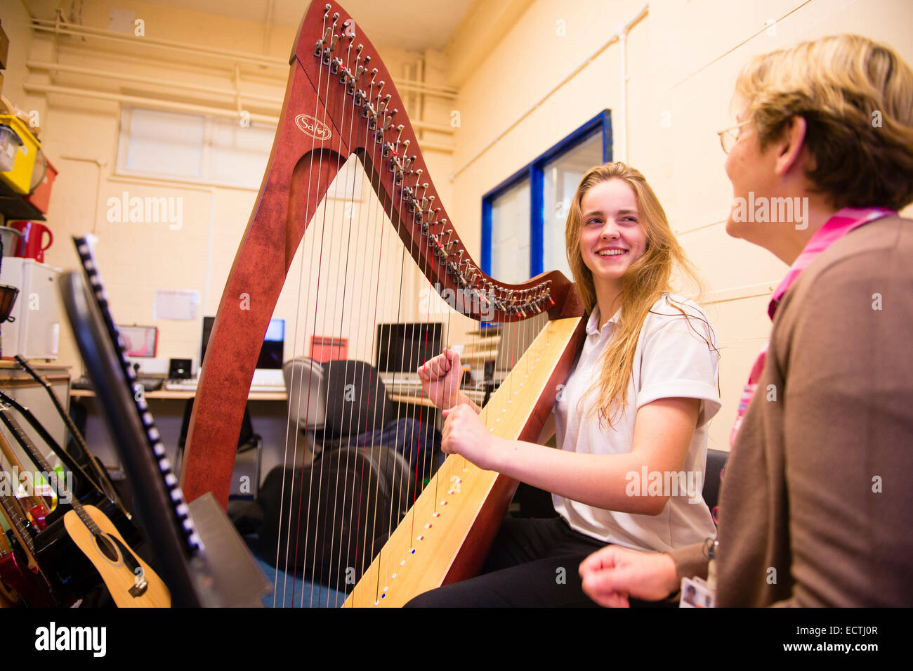 Harp playing girl hi-res stock photography and images - Alamy