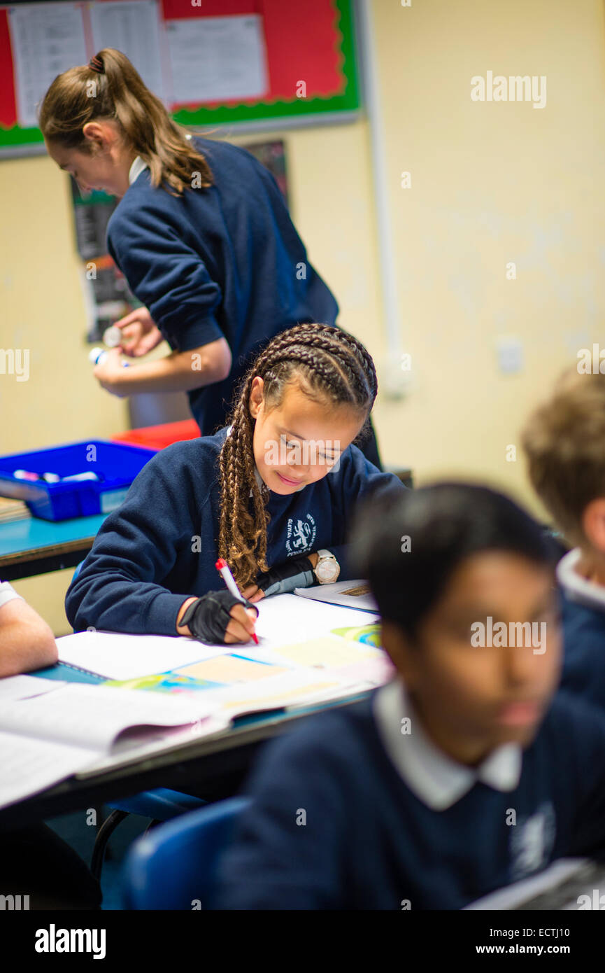 Secondary school uk classroom hi-res stock photography and images - Alamy