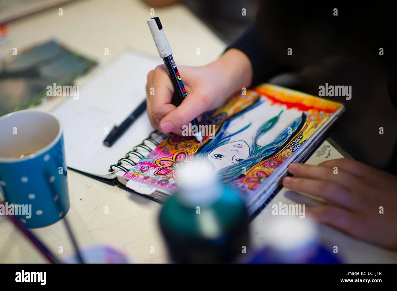 Children art class 12 13 hi-res stock photography and images - Alamy
