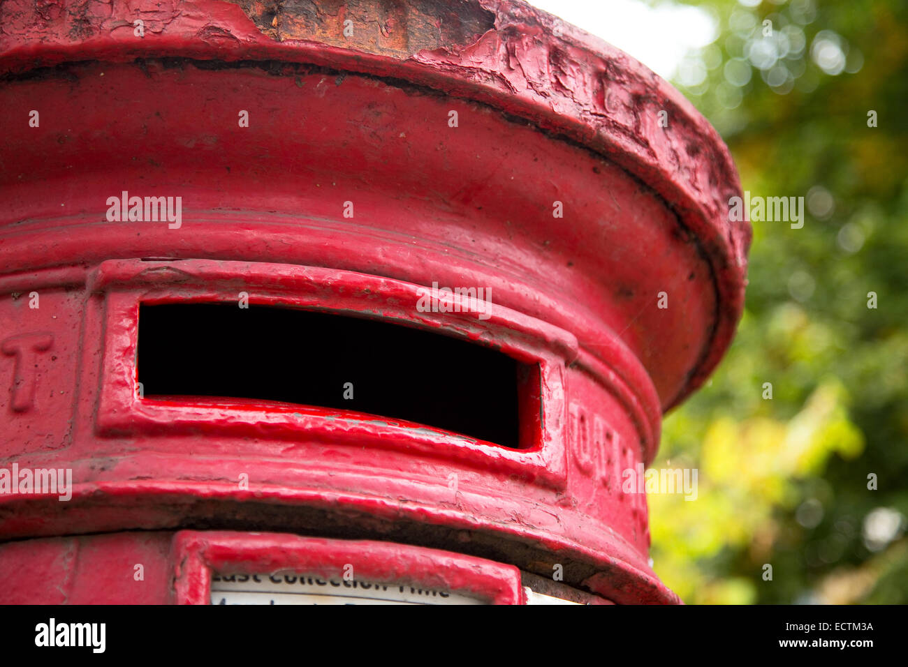 Victorian pillarbox postbox mail hi-res stock photography and images ...