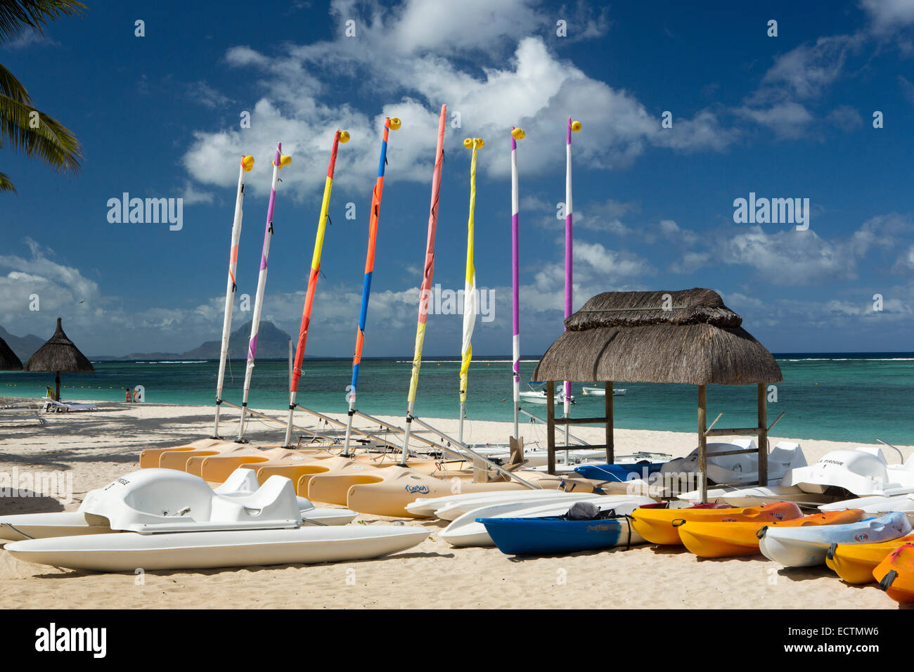 Pirogue boats hi-res stock photography and images - Alamy